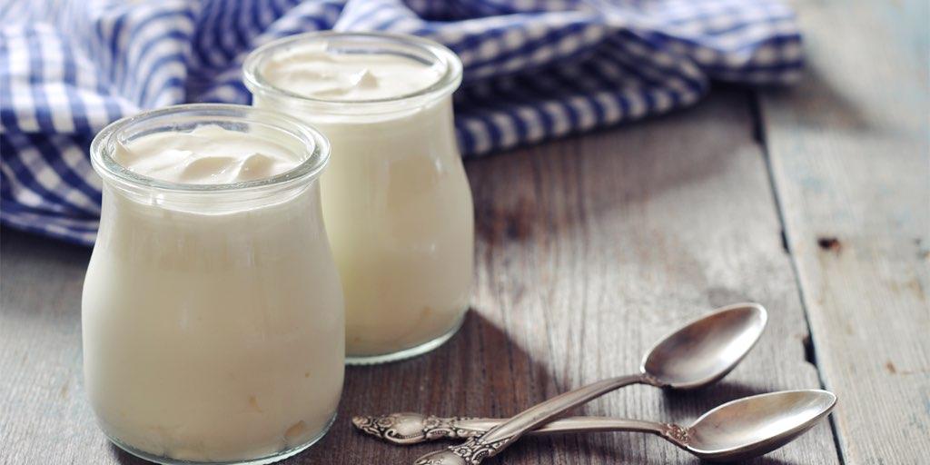 Che buono lo yogurt greco: calorie, valori nutrizionali e proprietà ...